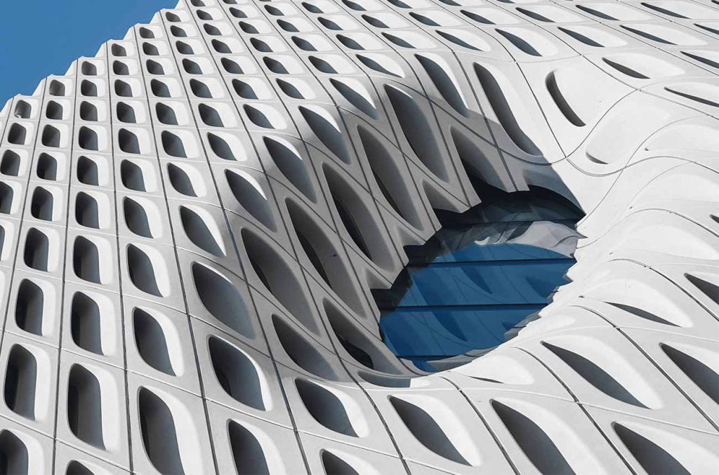 Responsive building envelope concepts in zero emission neighborhoods ...